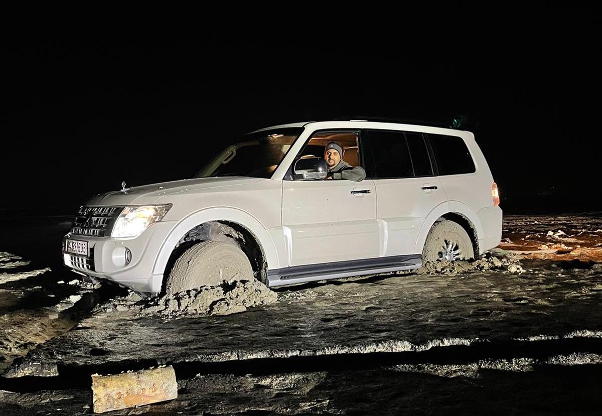 Aoun Qatar team pulls out two cars stuck in Zakrit | News - QMotor
